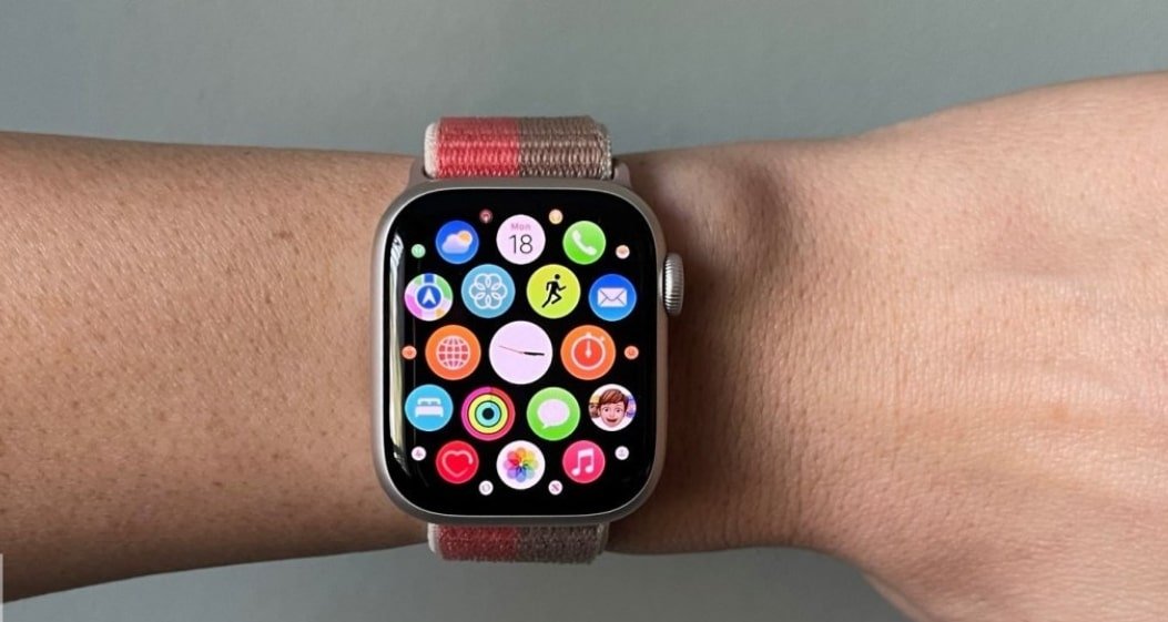 Smartwatch Is Bringing the Internet to The Masses